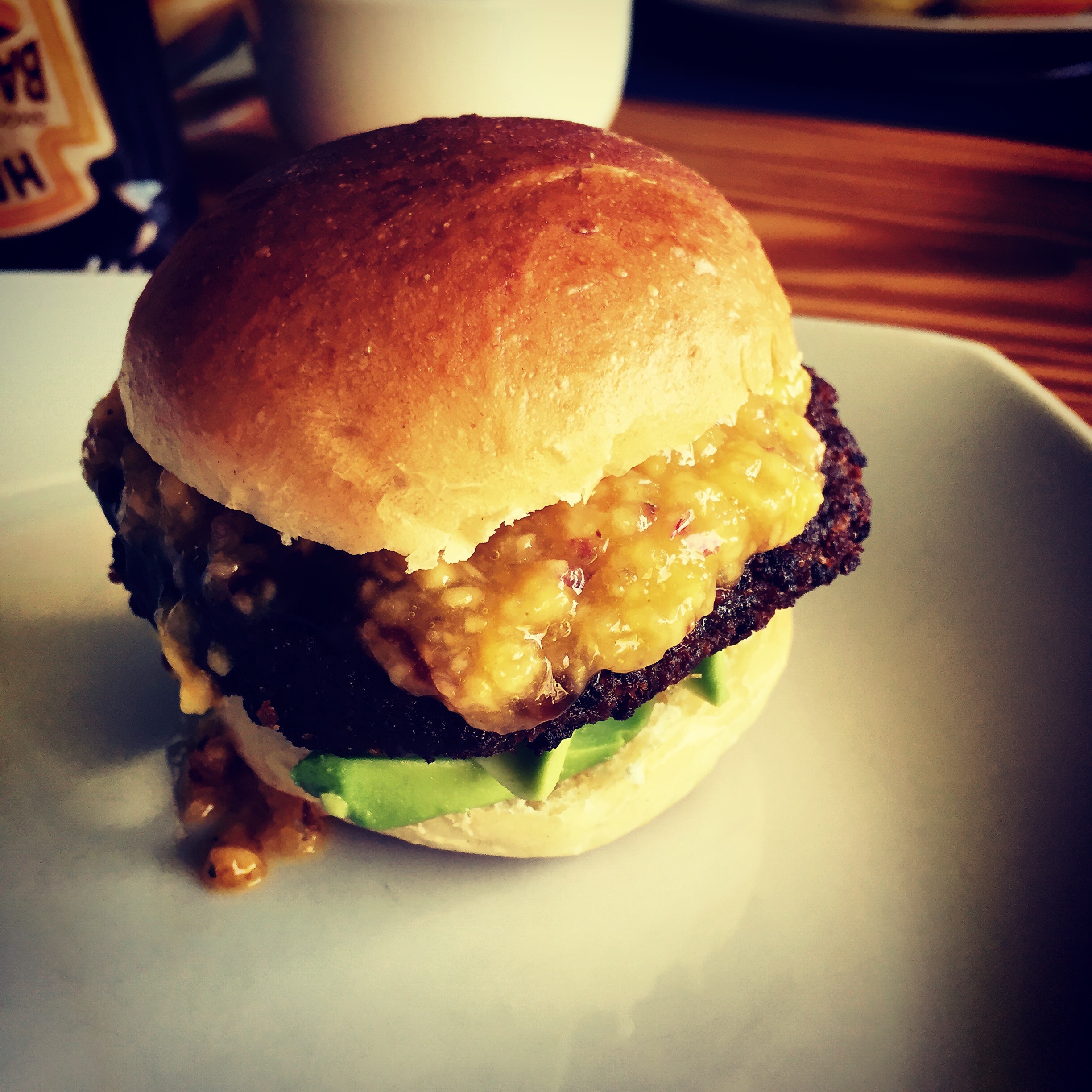 Burger met mango en avocado – Veglog.be